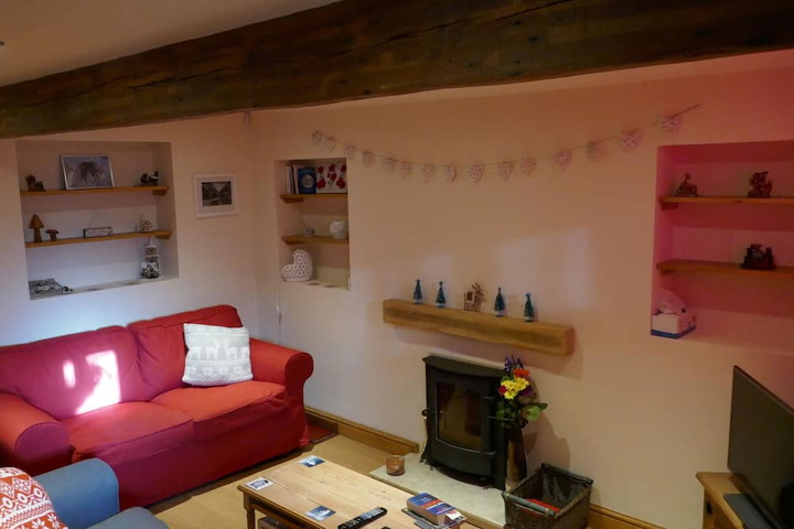 The Nook, A Cosy 3 Bed Cottage, Newly Renovated & Pet Friendly In Tideswell - Staffordshire
