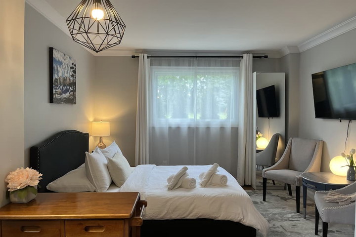 Stylish Main Level Suite With Separate Entrance, Private Patio And 2 Car Parking - Bradford, ON, Canada