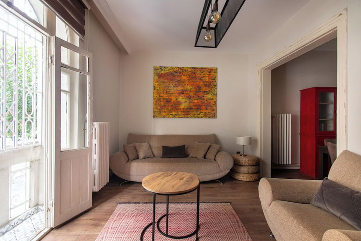 Historic & Cozy 2br Nisantasi Flat W High Ceilings - Fatih