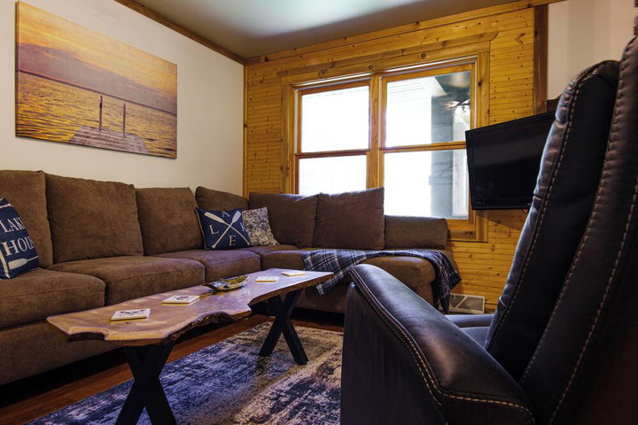 Upper Dells Riverfront / Private Dock / Kayaks / Firepit - Wisconsin Dells, WI