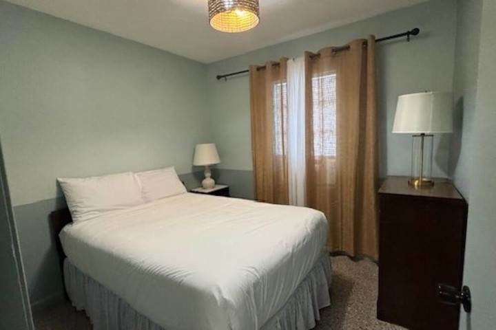 Monterey Motel - Beach Cottage 8 At Beach Access 8. Large Pool. Newly Remodeled. - Panama City, FL