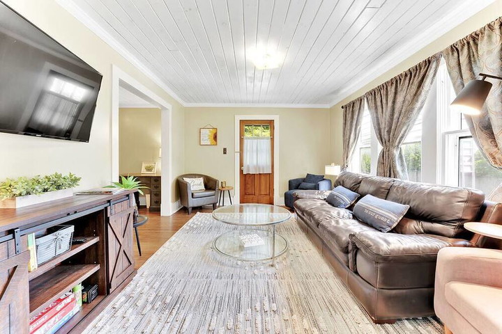 3br Farmhouse In The Village Of Saugerties - Hike Upstate - Walk To It All! - Saugerties, NY