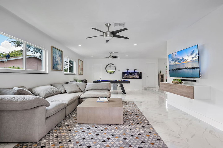 Gardens Resort Luxury Retreat Located - Minutes Away From The Hardrock Satdium - Miami Gardens, FL