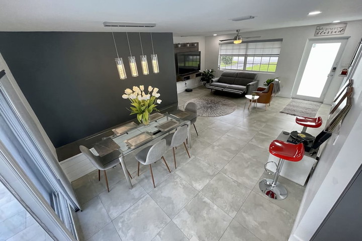 Modern Lakeside Pool Home Near Hardrock And Fll Airport - デビー, FL