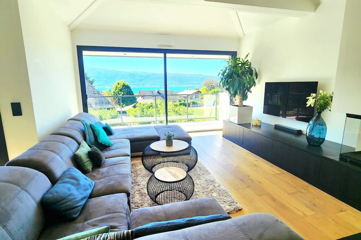 New Villa With Air Conditioning, A Pool, And Views Of The Lake, The Castle, The Mountains, And Shops Within Walking Distance - Annecy