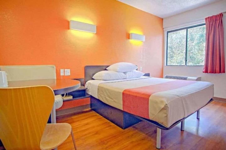 1 King Bed | Micfridge - New Brunswick, NJ