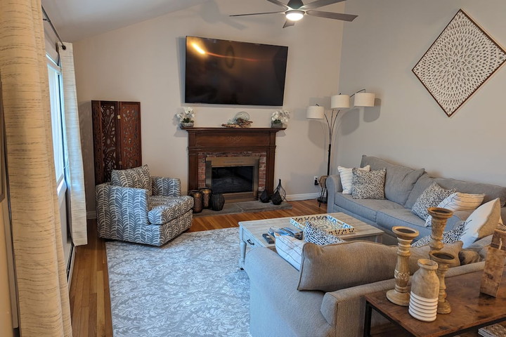 Quiet Family Escape And Just 5min Drive To The Beaches. - Newport, RI
