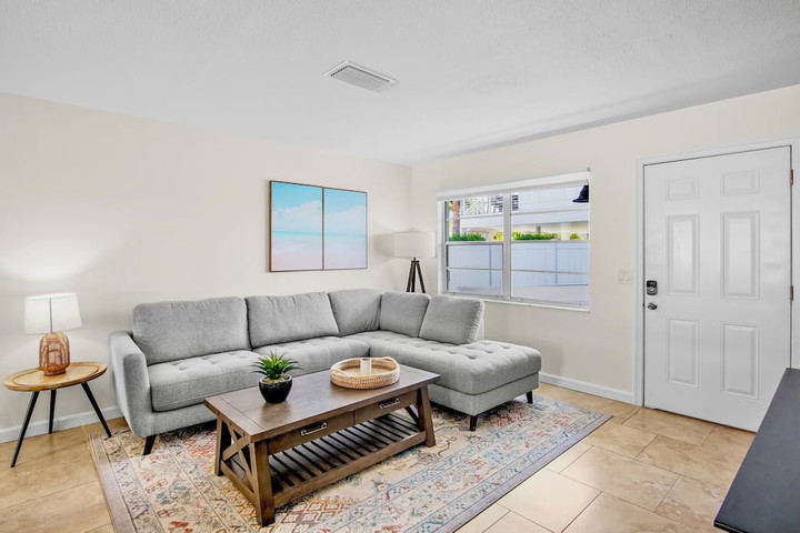 Duplex On North End Of Anna Maria Island! With Pool And Grill - Anna Maria, FL