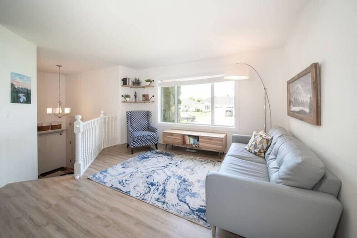Bright & Convenient B/w 2 Parks - Steinbach