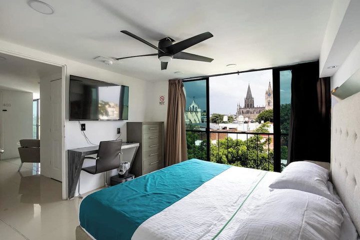 Welcome To Casa Americana! Your Boutique Oasis Located In The Heart Of Mexico's First "Magical Neighborhood",recently Named The Coolest Neighborhood In The World. You're Going To Love It. - Guadalajara