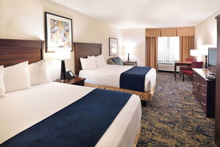 Explore Salt Lake City | Free Breakfast & Airport Shuttle, Parking And Pool - Salt Lake City