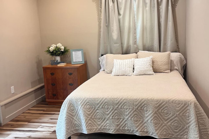 Newly Remodeled 1-bedroom Apartment With Ac In Charming Vincennes - Vincennes, IN