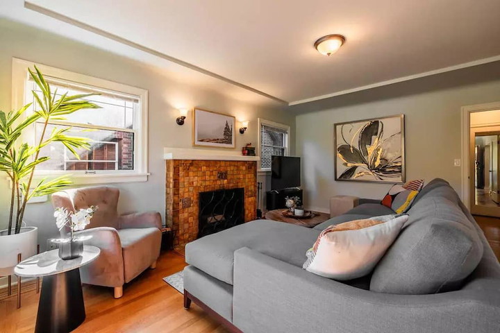 Multigenerational Families, Work Groups, Friends, Gather A Block From Greenlake! - Seattle, WA