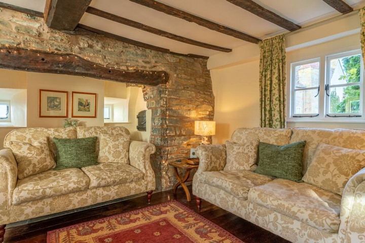 Corner Cottage - Sleeps 4 Guests  In 2 Bedrooms - Broadway