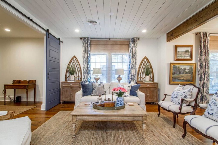 Charming Historic District Cottage Near Downtown - Conway, AR