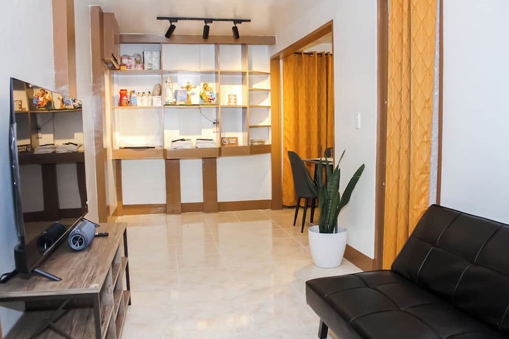 Cozy 2-bedroom House In Amazing Legazpi City With Ac, Fast Wifi & Kitchen - Legazpi City