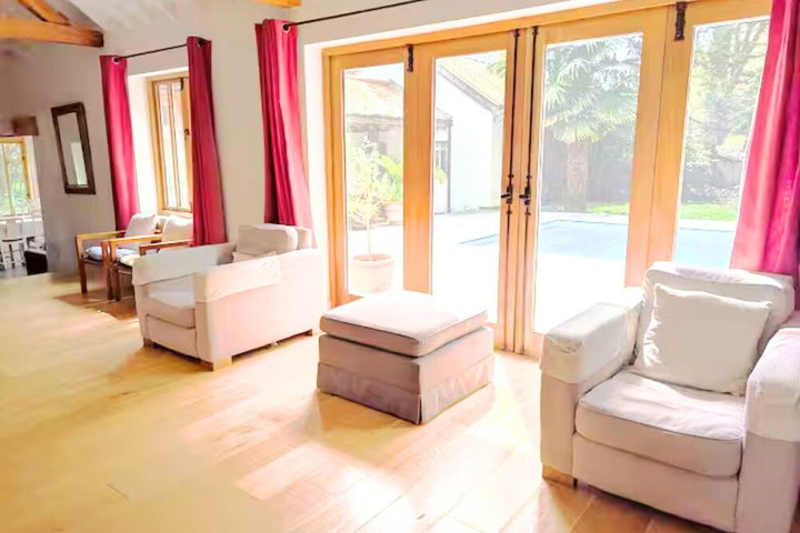 Dog Friendly Cottage With Outdoor Swimming Pool, Tennis & Table Tennis - Selsey