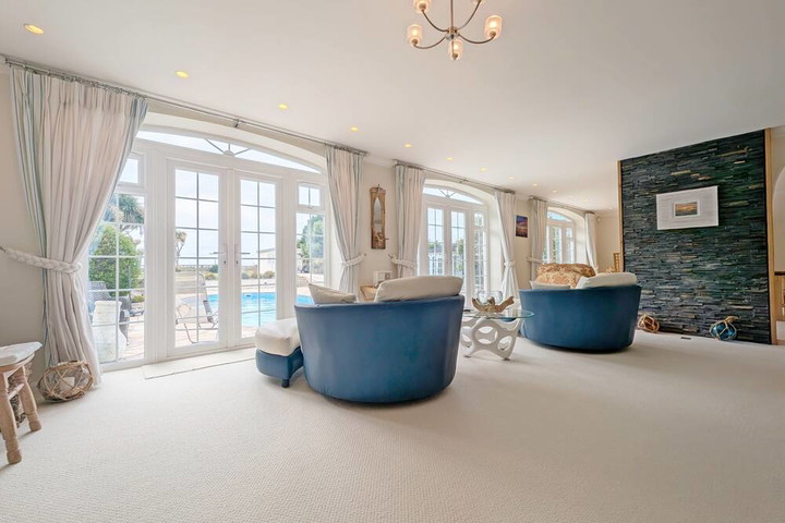 A Family House That Sleeps 12 Guests  In 6 Bedrooms - Selsey