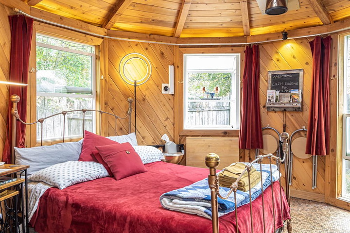 Private Roundhouse  Enchanting! (Not In A Box!) - Eugene, OR