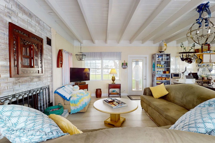 Spacious Lakefront House With Private Dock , Gas Grill, Deck And Patio - Sebring, FL