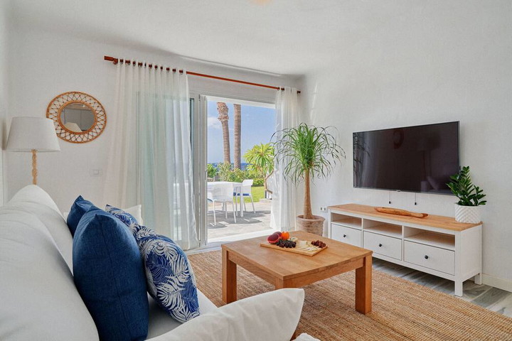 Bright Oceanfront Bungalow With Views, Garden And Coastal Style, 91 - Tenerife