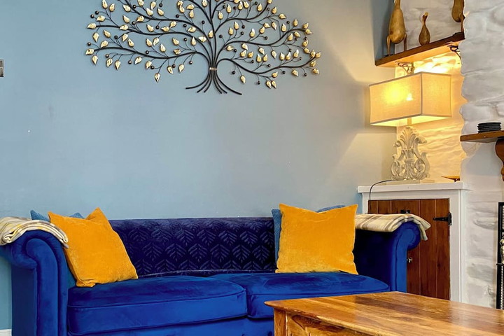 Fisherman's Cottage - Harbour Close, Pub Closer, Sea Views If You Look Hard - Brixham