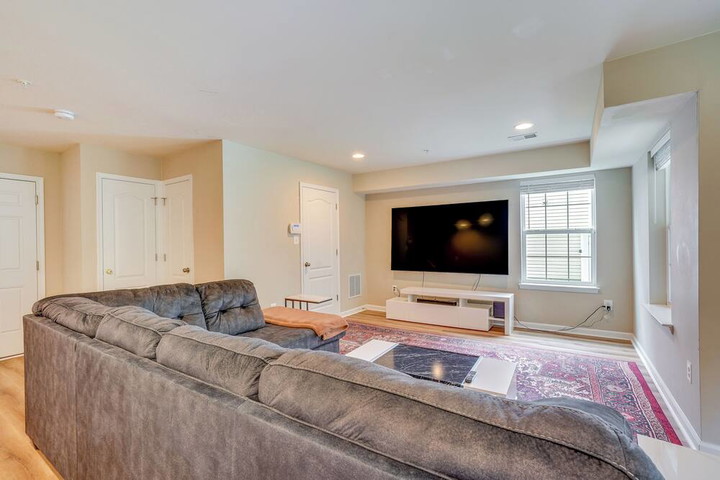 Glen Burnie Vacation Rental W/ Private Deck! - Pasadena, MD