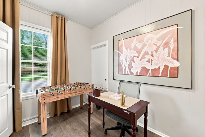 Charming One Bed With Office Near Chicago! - Elmhurst, IL