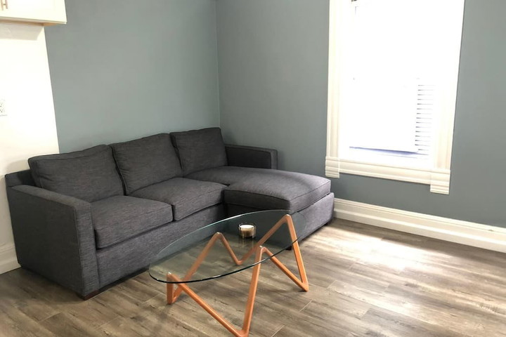 Lovely 4 Bedroom Home With A Patio - Oakland, CA