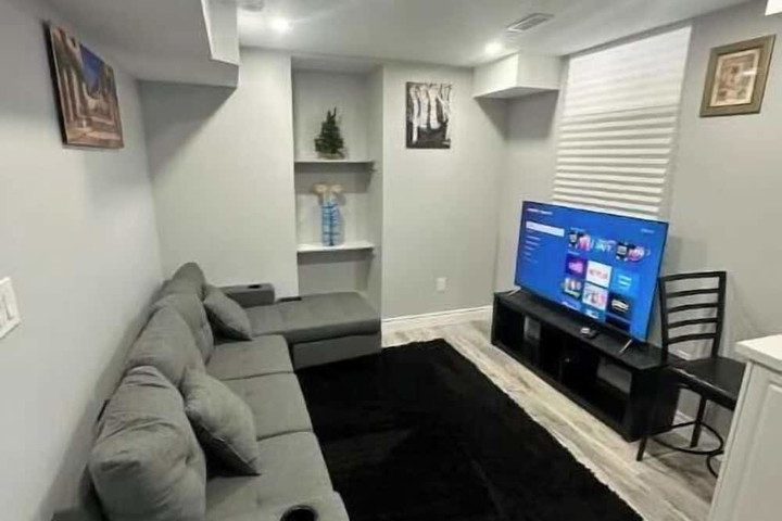 1 Bedroom Basement Unit Separate Entrance. - Ontario