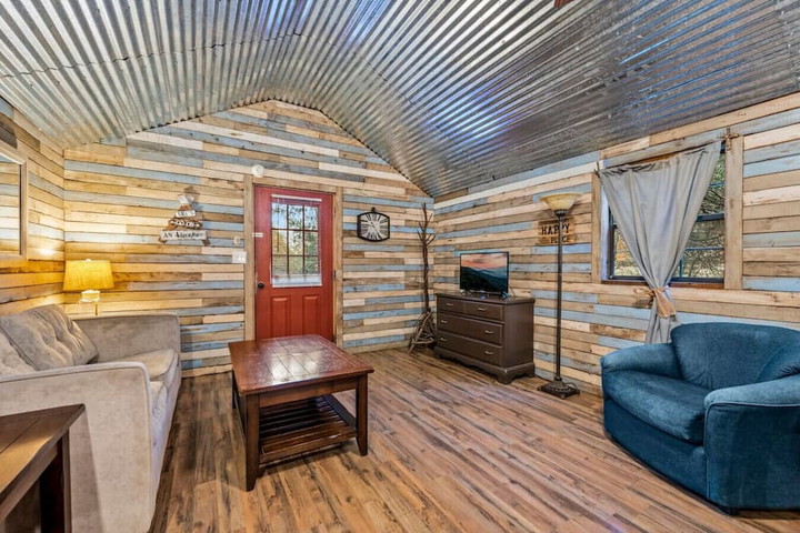 Peaceful Cabin W/tv + Wi-fi + Firepit | Pets! - Lebanon, TN