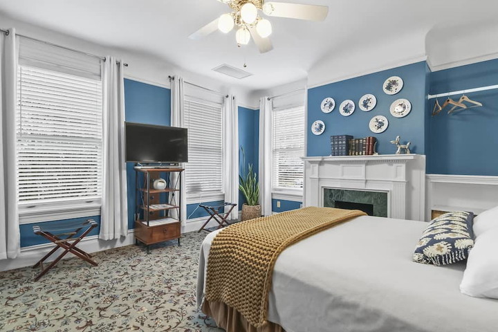 Pasfield House - Historic Mansion: Capital Suite - Springfield, IL
