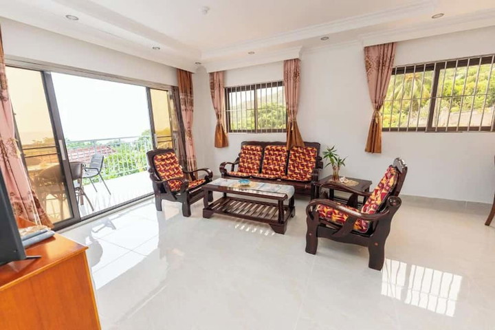 Charming 2-bedroom Apartment - Victoria