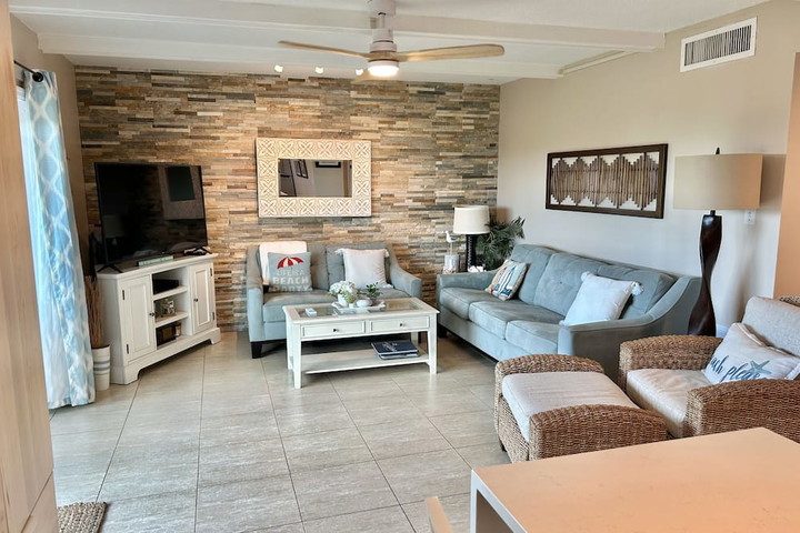 Direct Oceanfront Condo. Absolute Best Located Unit At The Diplomat To The Beach - Cocoa Beach, FL