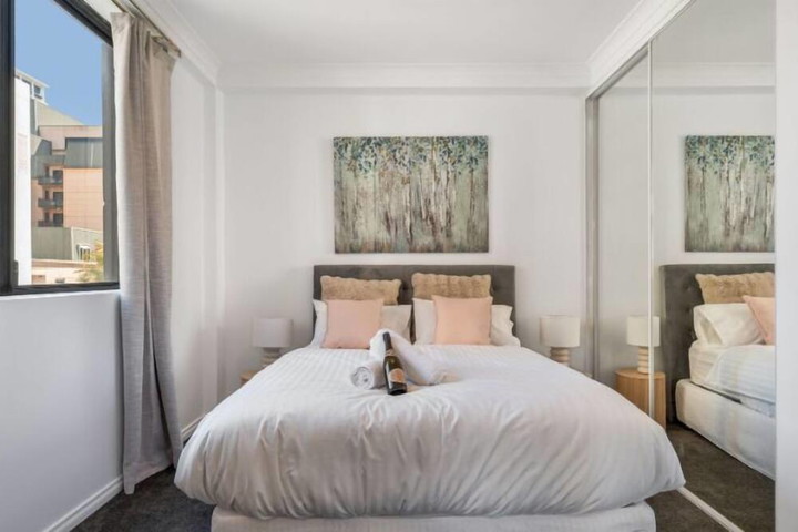 East Perth 2 Bedroom Modern Apartment With Pool  Gym And Free Parking Undercover - Victoria Park