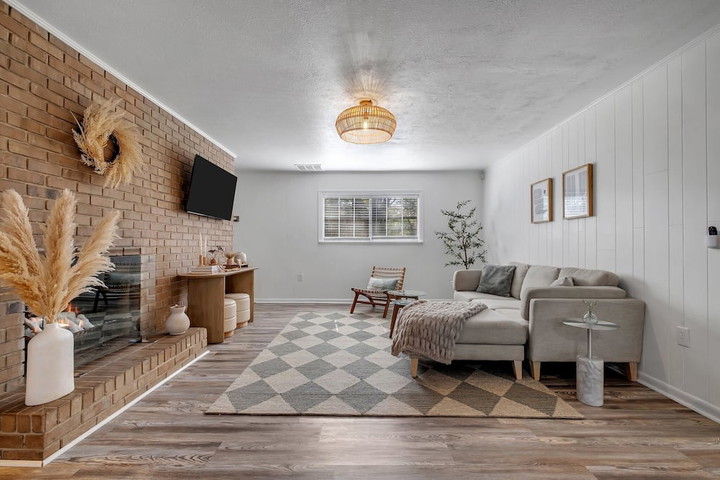 Hummingbird Haus \\\\ 6 Bedrooms \\\\ Mid-century \\\\ 2-unit Home \\\\ 2 Kitchens - 塔拉哈西