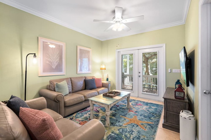 Casa De Vino ~ Amazing Price For  Charming Townhouse With Pool & Tiki! - Stock Island, FL