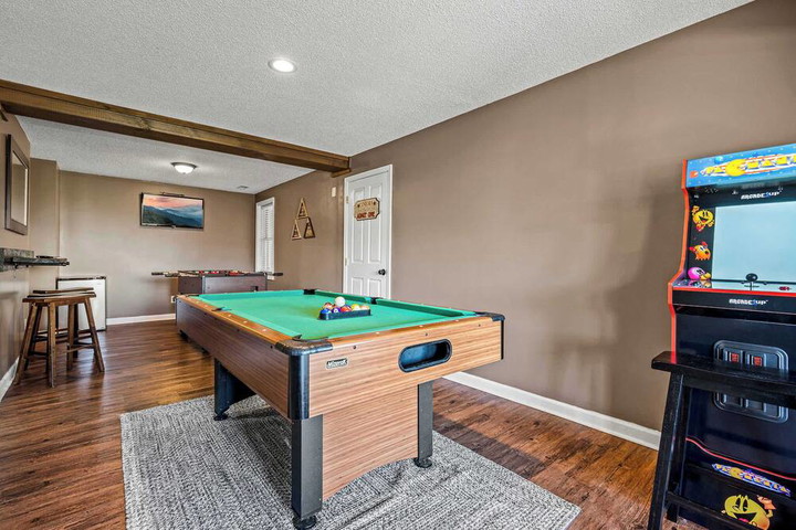 Ski View Chalet: Hot Tub, Game Room & Bbq Fun! - Gatlinburg, TN