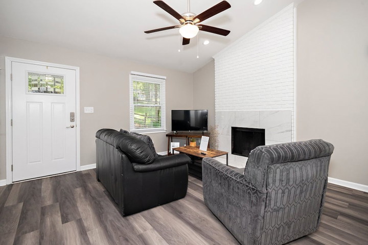Charming Cary Home~centrally Located~comfortable Beds - Cary, NC