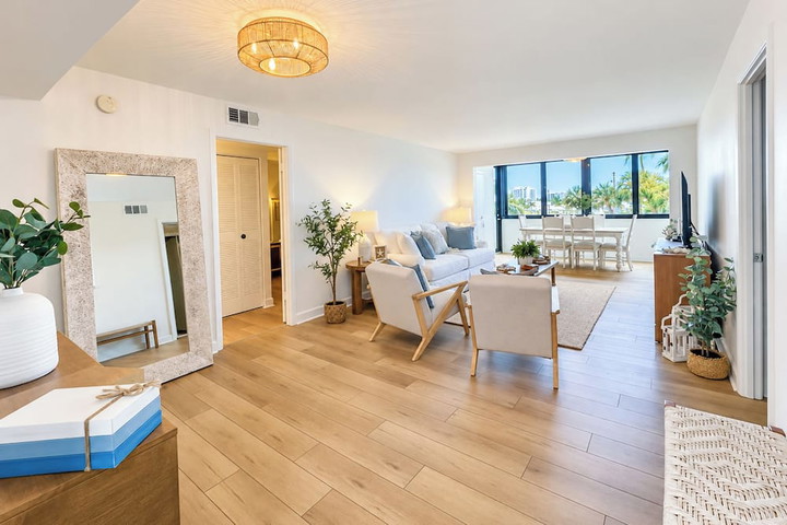 Renovated + New Furniture, Bayfront Resort Class Amenities, Walk To Siesta Beach - Venice, FL
