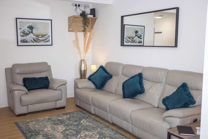 Swansea Modern 4 Bedroom Beach Home W/ Parking - Swansea