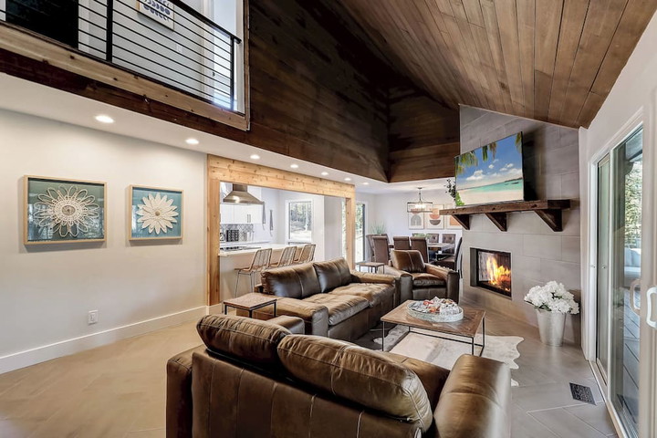 Modern Luxury Lakehouse W/ Private Dock On Lanier! - Flowery Branch, GA