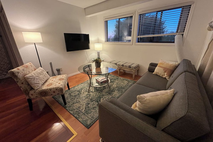 Pacific Northwest Living Guest House - 1 Bedroom + Loft With Queen Bed - Whidbey Island, WA