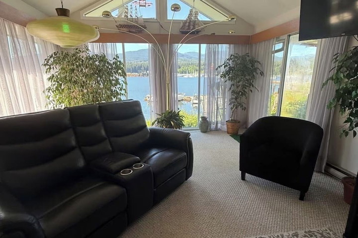 Trails End Beach House - Chemainus