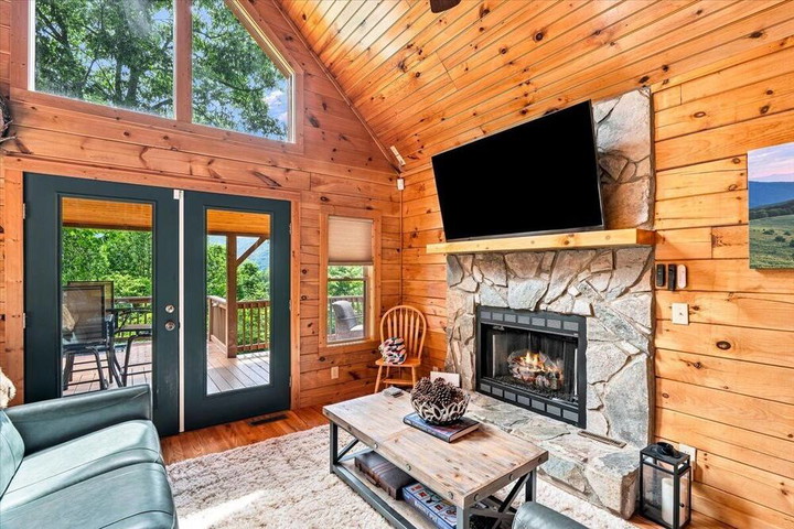 Filly In The Clouds Views / Hot Tub/ Pet Friendly - Maggie Valley, NC