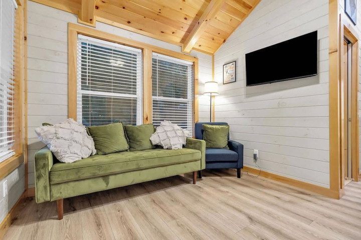 The Dogwood - Private Hot Tub! Saluda River Cabin - Piedmont, SC