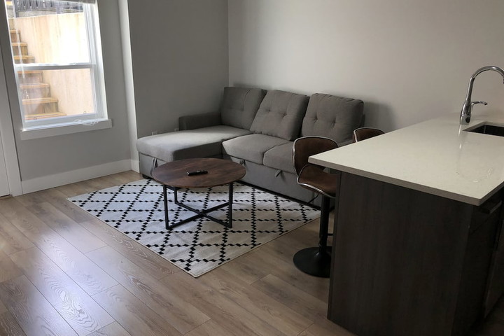 A - Modern Cozy Room W Private Entrance & Washroom - White Rock