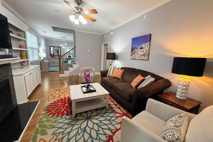 Rosewood Bungalow: Modern Luxury Amenities, High-end Design And Oasis Back Deck - Columbia, SC