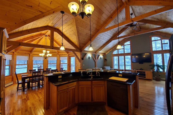 Kemp's Rentals Luxurious Executive Retreat Portage Lake-beach-firepit & Pavilion - Houghton, MI