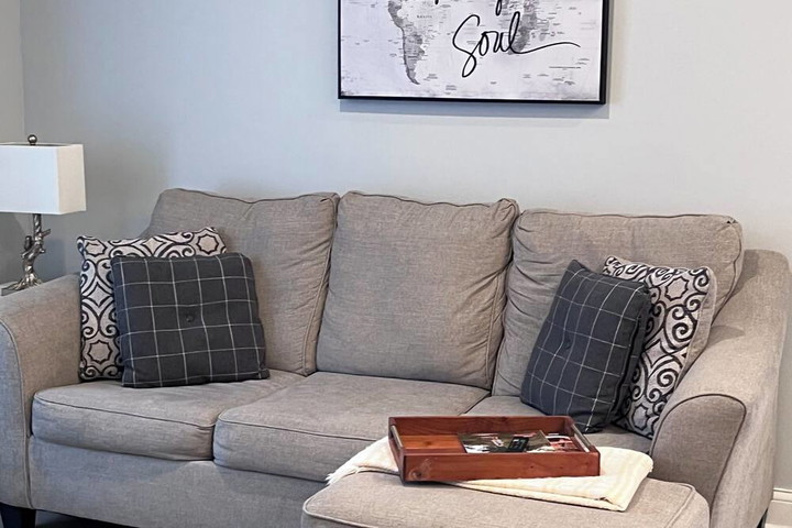 Downtown Dubuque Retreat, Spa Access, Private Deck, One Block To Farmers Market, - Dubuque, IA